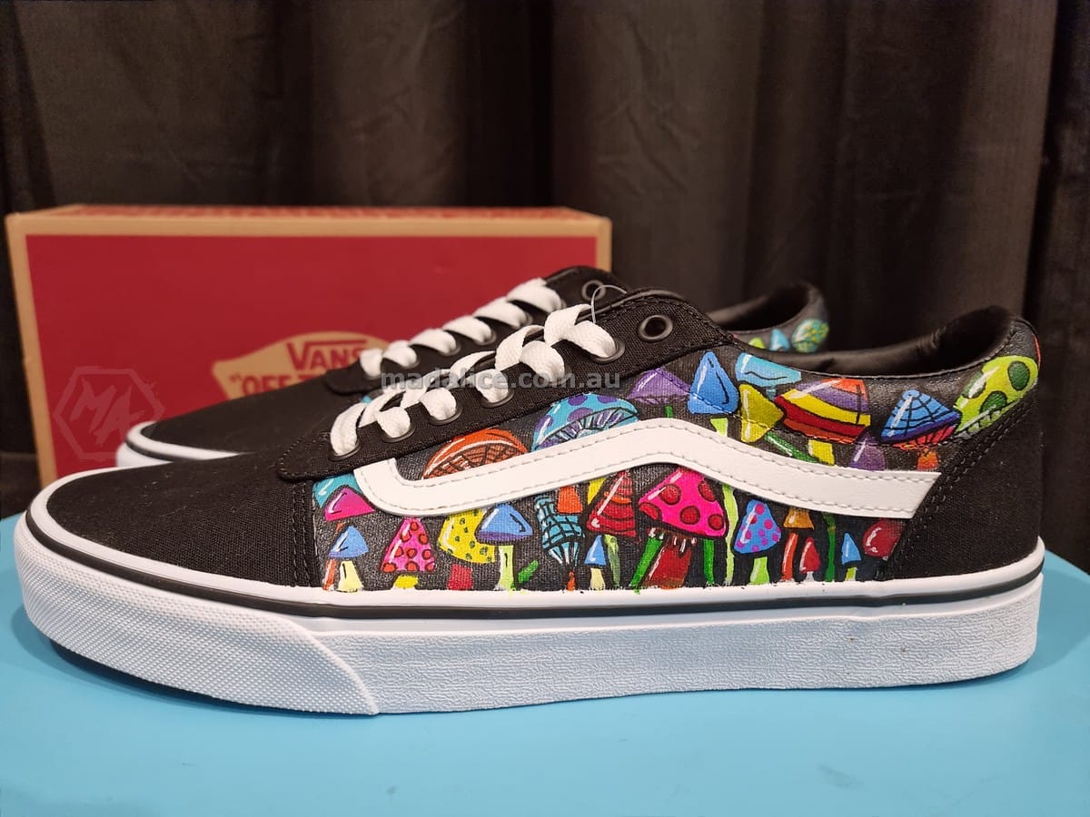 Magic mushroom custom vans - MAD ALICE CUSTOM KICKS